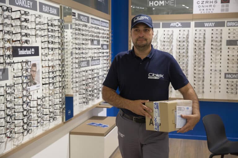 Express delivery for opticians